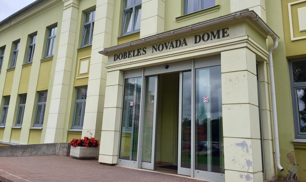 Dobeles novada domes priekšsēdētāja alga šogad palielināta par aptuveni ...