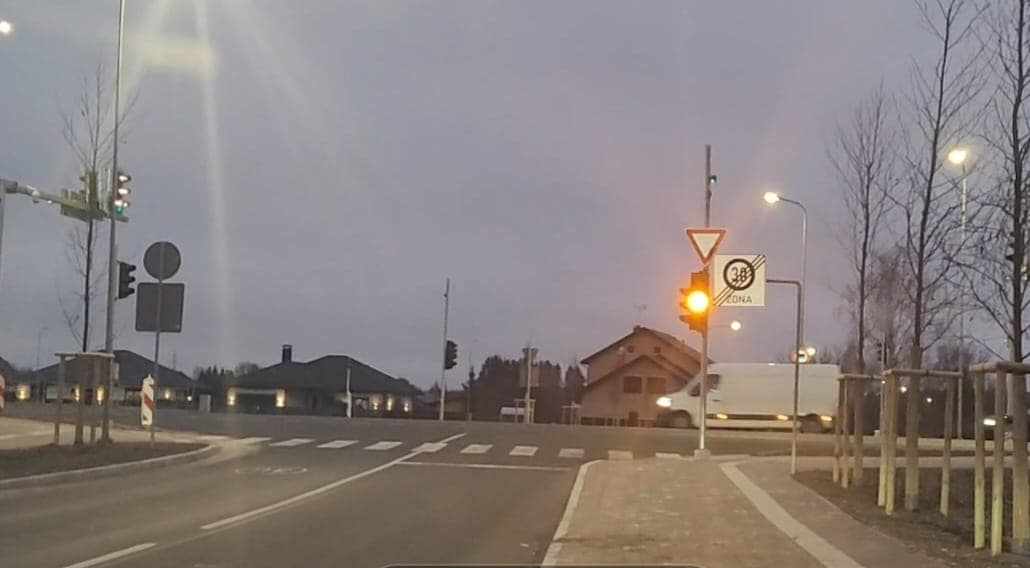 Sāk testēt jauno luksoforu Dobeles šosejas, 3. līnijas un Malkas ceļa ...