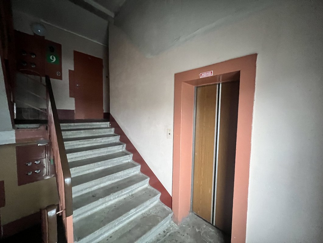 Apsaimniekotājs: Tuvāko 10-15 gadu laikā jāveic veco liftu nomaiņa pret ...